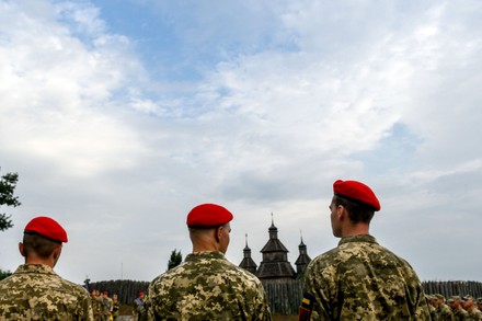 21 Artillery beret Stock Pictures, Editorial Images and Stock Photos ...