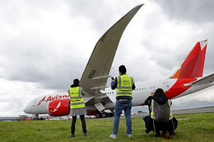 Spotters People Charge Supervising Planes View Editorial Stock Photo ...