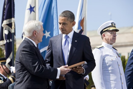 imágenes de Obama Attends Secretary Gates' Farewell Ceremony at the ...