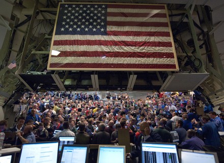 Traders work in S&P 500 options pit at CBOE as Markets Fall, Chicago ...