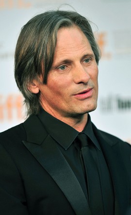 Actor Viggo Mortensen Arrives World Premiere Foto de stock de contenido ...