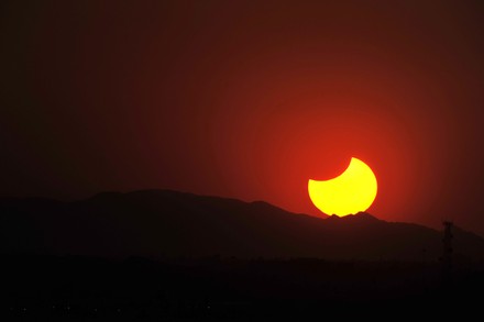 10 Solar eclipse phoenix Stock Pictures, Editorial Images and Stock ...