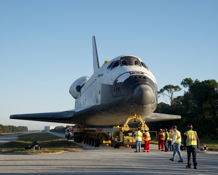 Nasas Space Shuttle Atlantis Rolls Vehicle Editorial Stock Photo ...