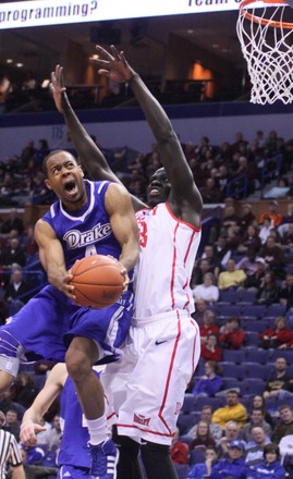 __COUNT__ imágenes de NCAA Bradley vs Drake, St. Louis, Missouri ...