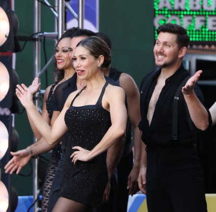 __COUNT__ Broadway's 'Chicago' cast perform on 'Good Morning America ...