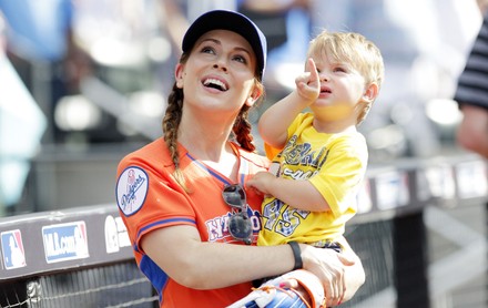 Alyssa Milano Baby Milo Thomas Stand Editorial Stock Photo - Stock ...
