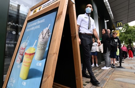 CUSTOMERS QUEUE OUTSIDE MCDONALD'S RESTAURANT CENTRAL Editorial Stock ...