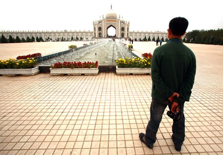 __COUNT__ Chinese Muslims visit a mosque in Yinchuan, Ningxia Hui ...
