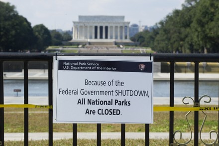 Closure Sign Seen Near Lincoln Memorial Editorial Stock Photo - Stock ...