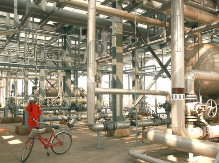 Gaolan port's fuel zone slowly opens in Zhuhai, China - 26 Oct 2013 ...