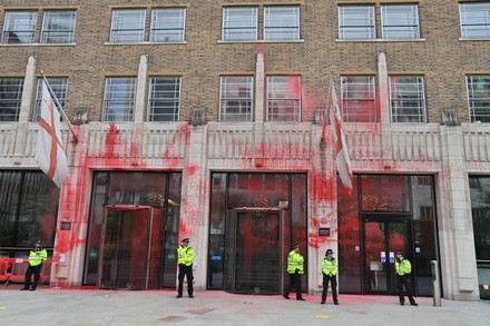 Police Officers Guard Guildhall After Extinction Editorial Stock Photo ...