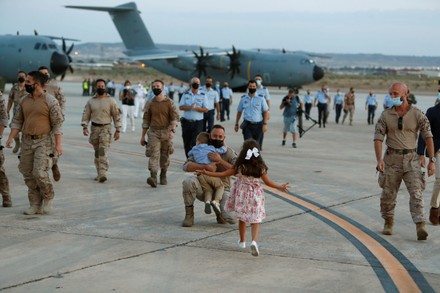 Spanish Military Personnel Hug Their Families Editorial Stock Photo ...