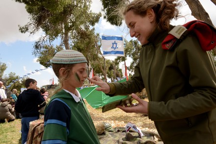 Israeli Soldier Puts Camouflage Paint On Editorial Stock Photo - Stock ...