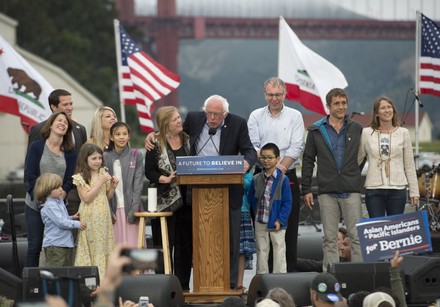Democratic Presidential Candidate Bernie Sanders Hugs Editorial Stock ...