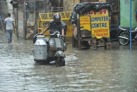 __COUNT__ Heavy Rains Lashes Parts Of Delhi-NCR Causing Waterlogging And Traffic Snarls In ...