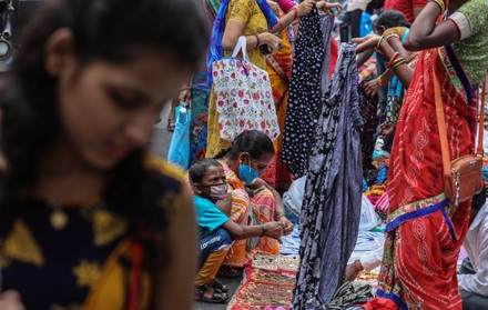 82 Children crowded around Stock Pictures, Editorial Images and Stock ...