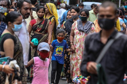 82 Children crowded around Stock Pictures, Editorial Images and Stock ...