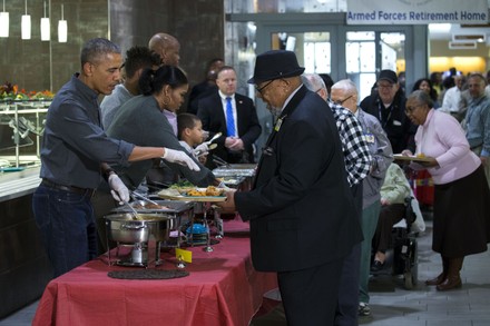 US President Barack Obama serves dinner at the Armed Forces Retirement ...