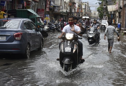 __COUNT__ Heavy Rains Lashes Parts Of Delhi-NCR Causing Waterlogging And Traffic Snarls In ...