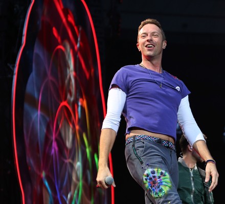 Coldplay, Paris, France - 15 Jul 2017 Stock Pictures, Editorial Images ...