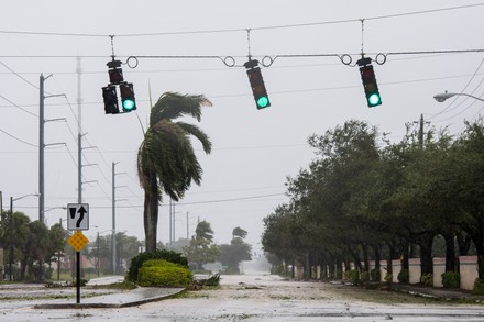 Stop Lights Sway High Winds Leaving Editorial Stock Photo - Stock Image ...