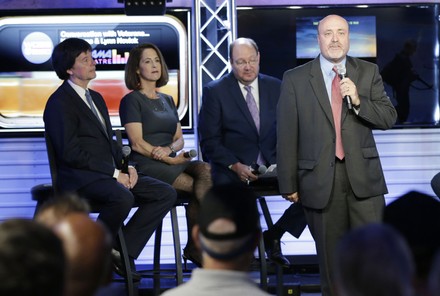 Wcbs Newsradio Anchor Steve Scott Moderates Editorial Stock Photo ...
