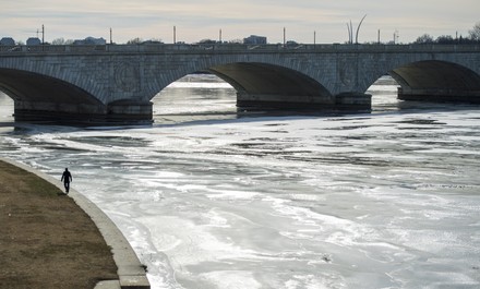 Potomac River Frozen Following Several Days Editorial Stock Photo ...
