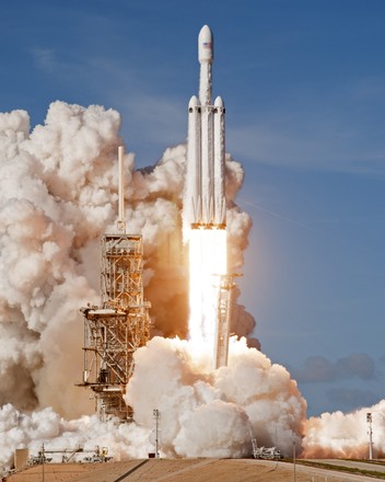 __COUNT__ imágenes de Inaugural SpaceX Falcon Heavy launches from ...