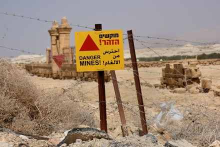 Danger Mines Sign Hebrew Arabic English Editorial Stock Photo - Stock ...