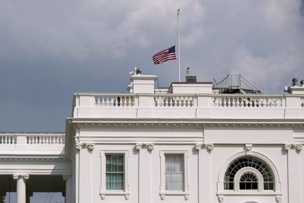 250 American flag lowered half staff Stock Pictures, Editorial Images and Stock Photos ...