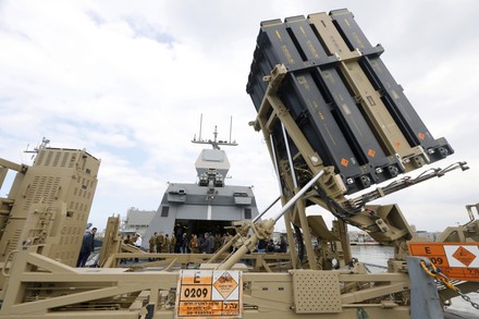 81 Incoming artillery shells Stock Pictures, Editorial Images and Stock ...