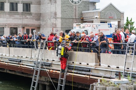 Fdny Marine Unit Nypd Emergency Service Editorial Stock Photo - Stock ...