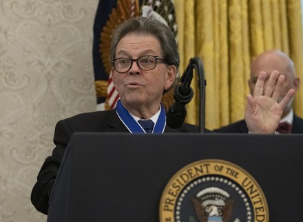 __COUNT__ Trump Presents the Medal of Freedom to Arthur Laffer ...