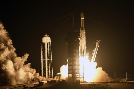 Spacex Falcon 9 Heavy Rocket Launches Editorial Stock Photo - Stock ...