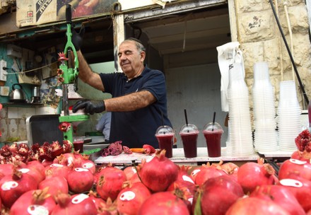 Israeli Vendor Makes Pomegranate Juice Mahane Editorial Stock Photo ...