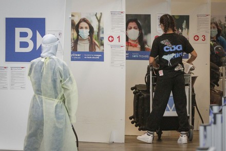 International Traveler Enters Covid19 Rapid Test Editorial Stock Photo ...