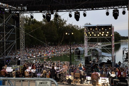 People Attend Free Concert Version Come Editorial Stock Photo - Stock ...