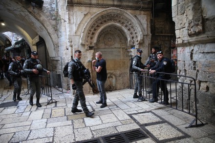 Israeli Security Officers Stand Guard Jerusalems Editorial Stock Photo ...