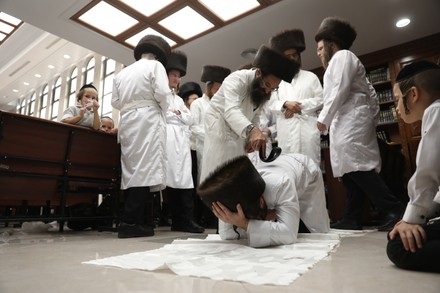 Ultraorthodox Jew Lelov Hasidic Dynasty Whips Editorial Stock Photo ...