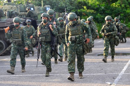 Taiwanese Soldiers Holding Grenade Launchers Machine Editorial Stock ...