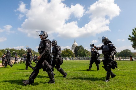 Capitol Police Officers Riot Gear Move Editorial Stock Photo - Stock ...