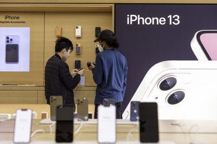 iphone 13 launch day Stock Photos (Exclusive) | Shutterstock
