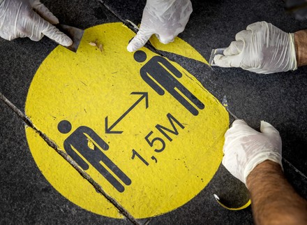 Employees Remove Covid19 Social Distancing Safety Editorial Stock Photo ...