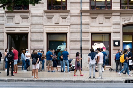 2,000 Apple stores Stock Pictures, Editorial Images and Stock Photos ...