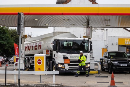 Hoyer Truck Stops Shell Garage Wimbledon Editorial Stock Photo - Stock ...