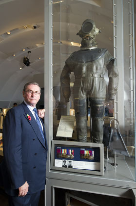 __COUNT__ Lord Ashcroft's collection of Victoria Crosses goes on ...