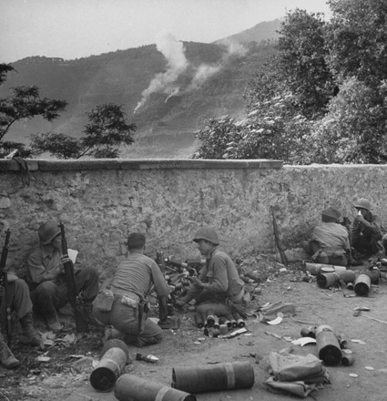 American Soldiers Nemi Castle Crawling Cover Editorial Stock Photo ...