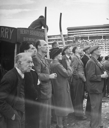British Crowds Races Placing Bets Bookies Editorial Stock Photo - Stock ...