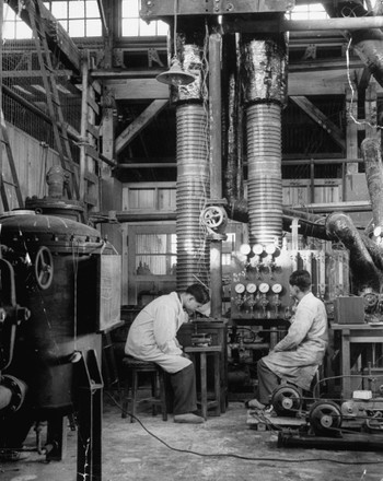 2,000 1940s technology Stock Pictures, Editorial Images and Stock ...