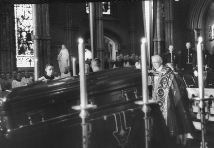 Cardinal Samuel Stritch Lying State Mourners Editorial Stock Photo ...